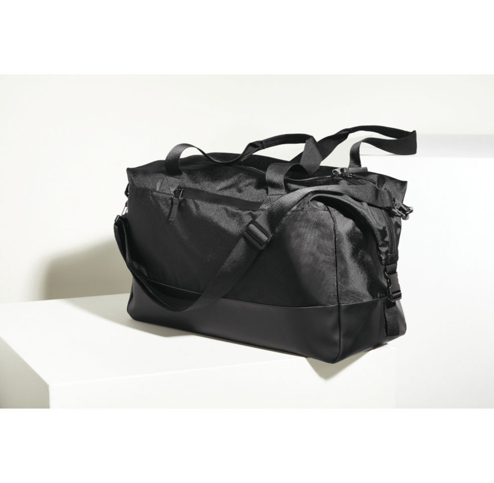Mercer+Mettle Weekender Duffel Bag - Custom Branded Promotional Duffel ...